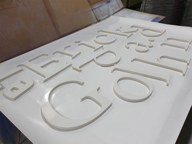 Fabricación de letras en PVC | Serigrafía y Rotulación Mentor ...